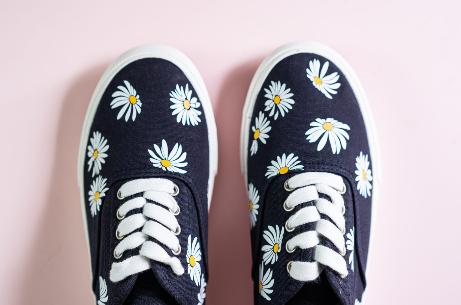 DIY Daisy Print Canvas Shoes With Heat Transfer Vinyl - Kayla Makes